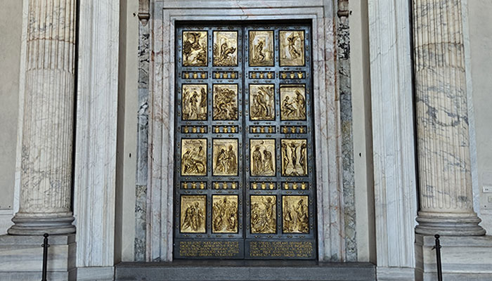 puerta santa, emblema del jubileo – Misioneras de la Divina Revelación